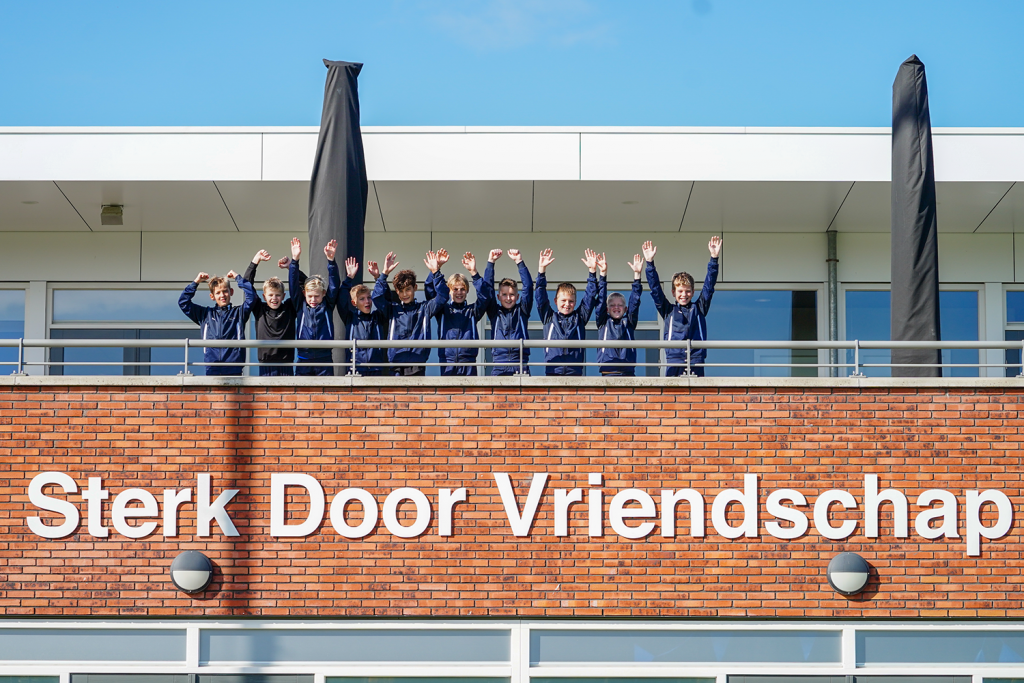 JO12-1 ongeslagen kampioen in de hoofdklasse. | SDV Barneveld