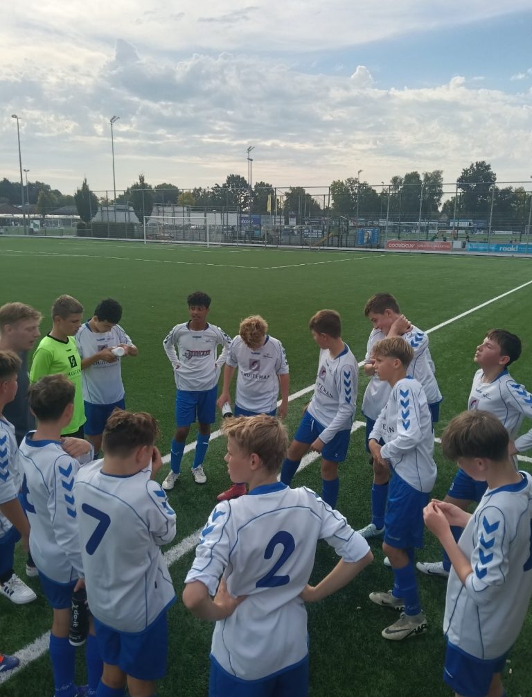 Mijn wedstrijdverslag: JO14-4 haalt uit met bizarre 17-2 (!) | SDV Barneveld