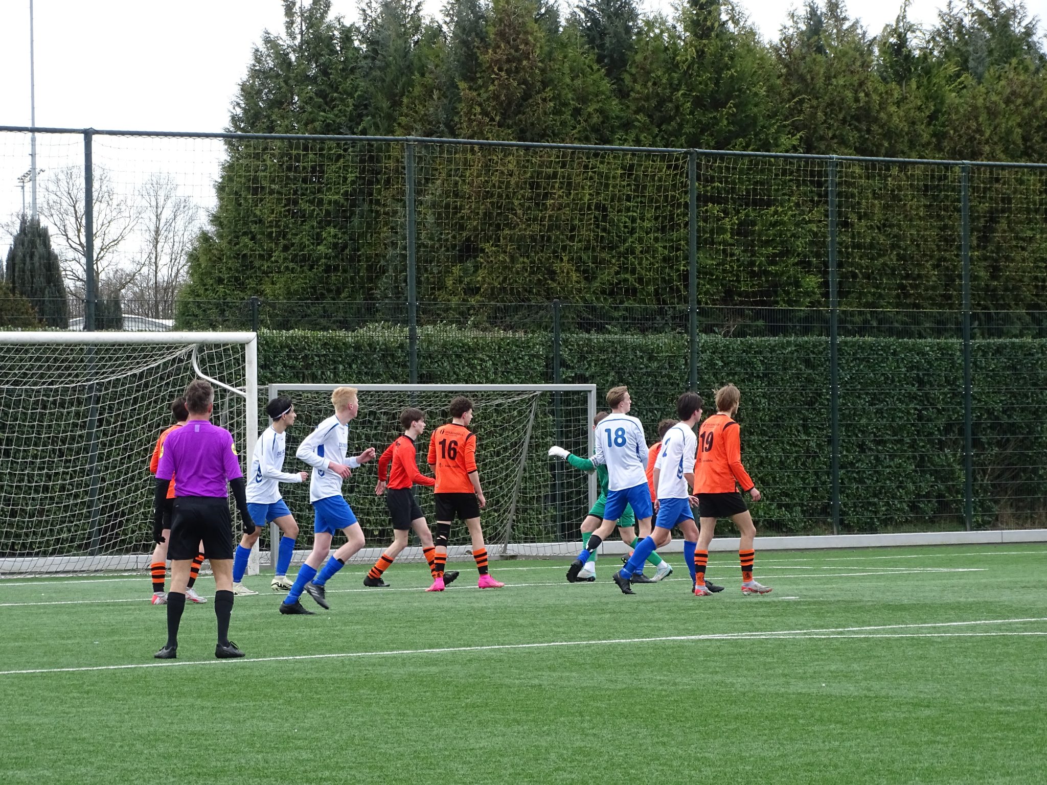 Mijn wedstrijdverslag: JO19-3 heeft genoeg aan 1 helft tegen Sparta Nijkerk JO19-4. | SDV Barneveld