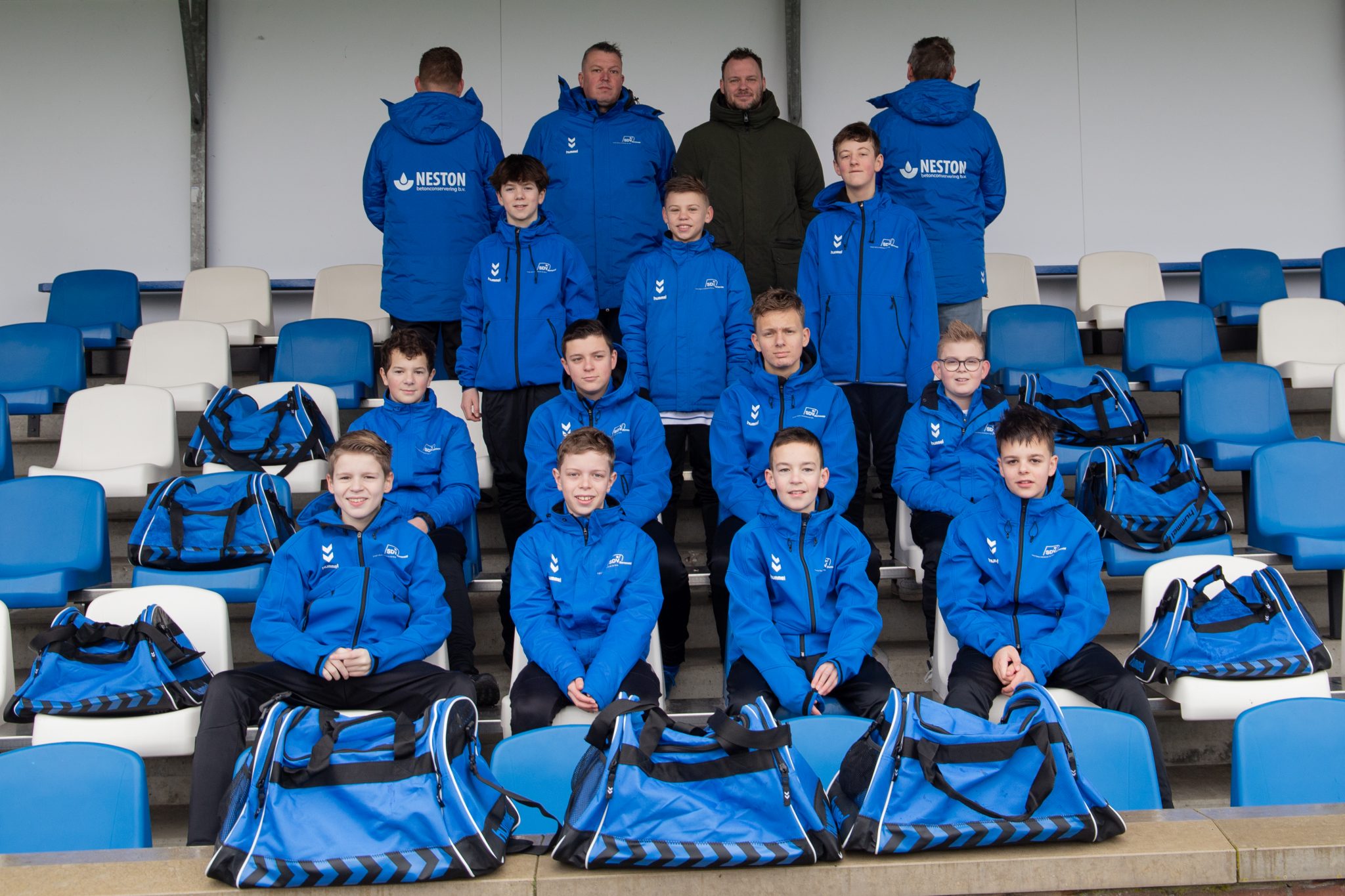 Nieuwe sponsors voor SDVB JO14-4. | SDV Barneveld