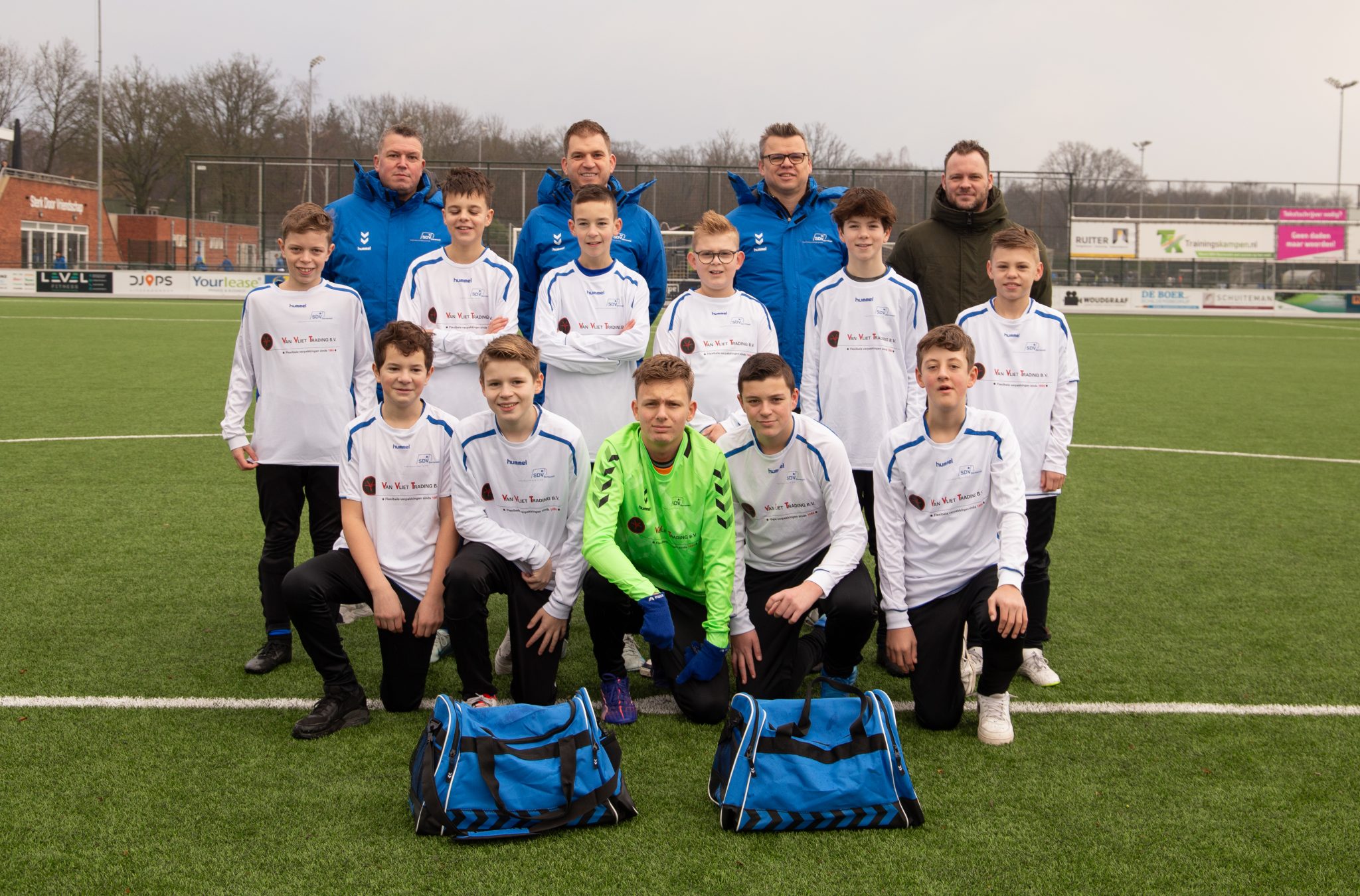 Nieuwe sponsors voor SDVB JO14-4. | SDV Barneveld